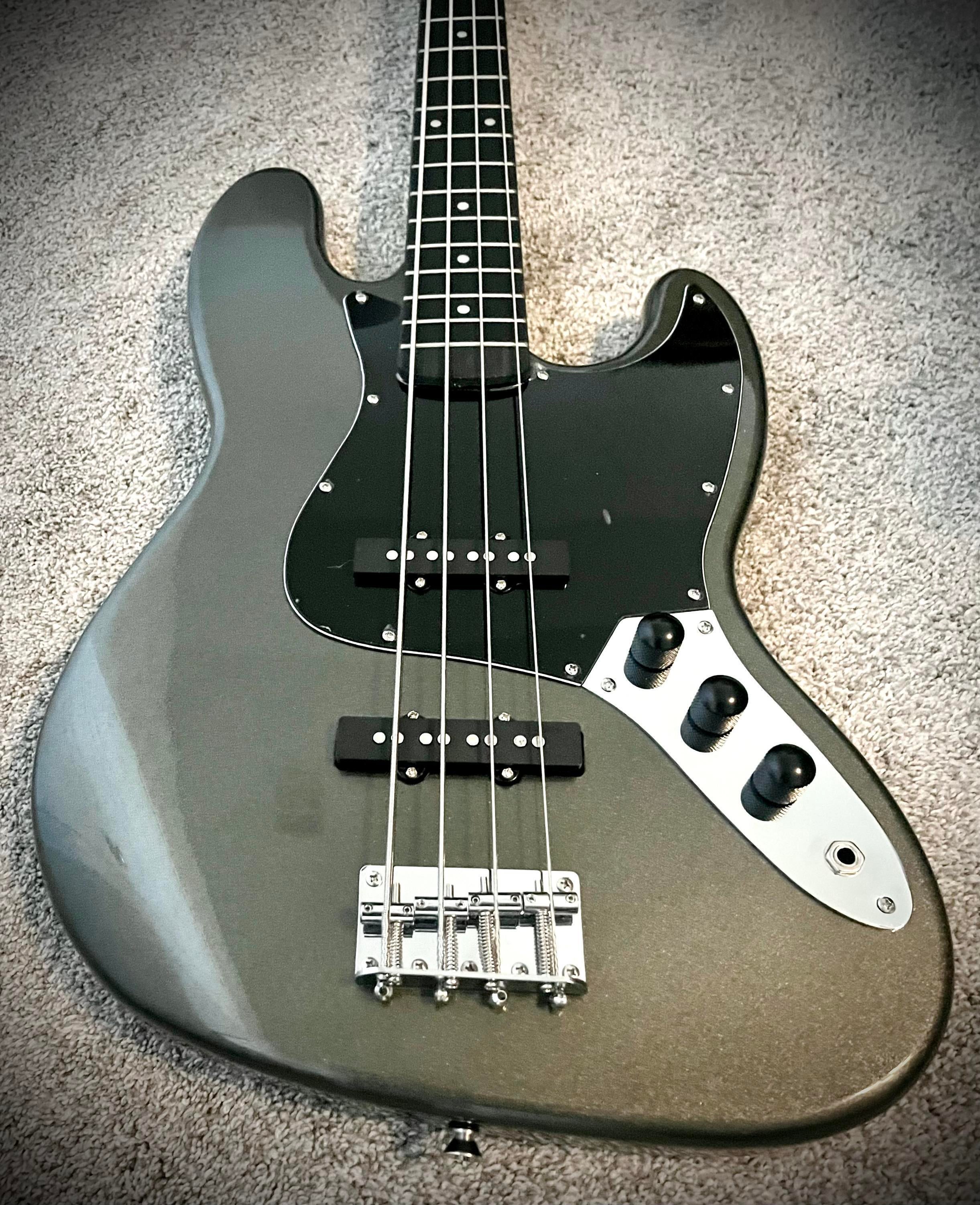 Used ATKINS CUSTOM JB2024 4-String - Sweetwater's Gear Exchange