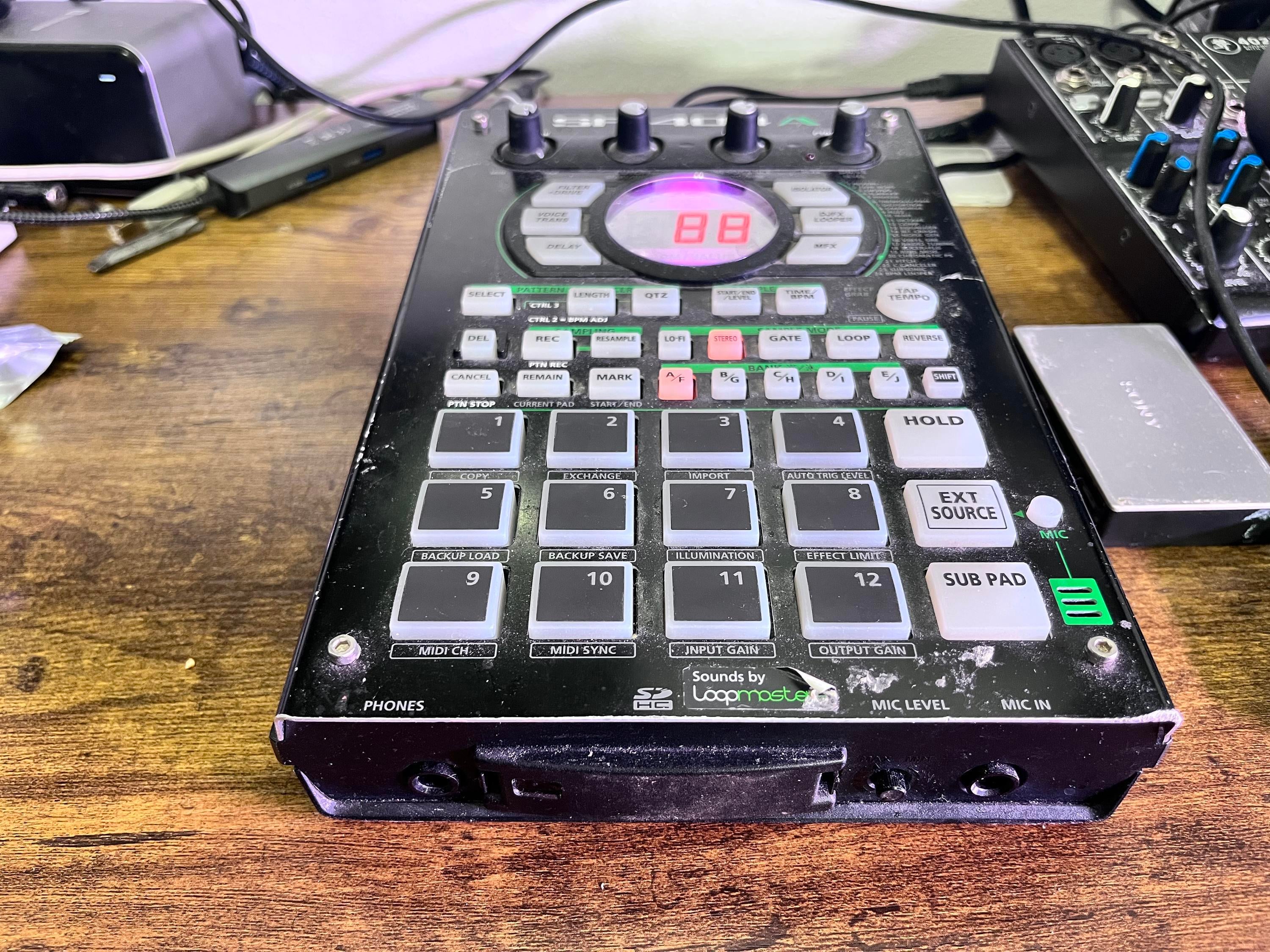 Used Roland SP-404A Linear Wave - Sweetwater's Gear Exchange