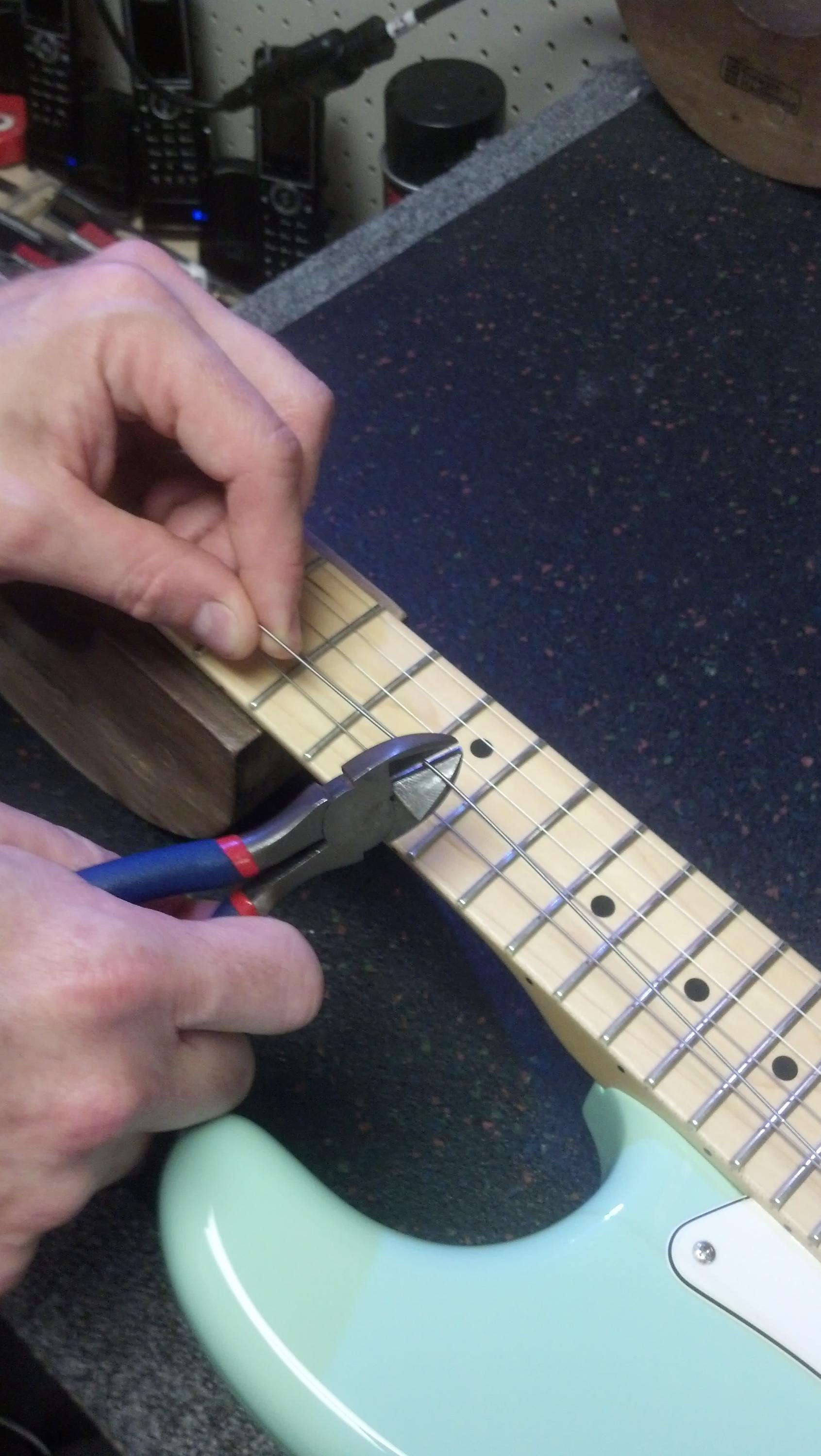 How To Change Electric Guitar Strings - InSync