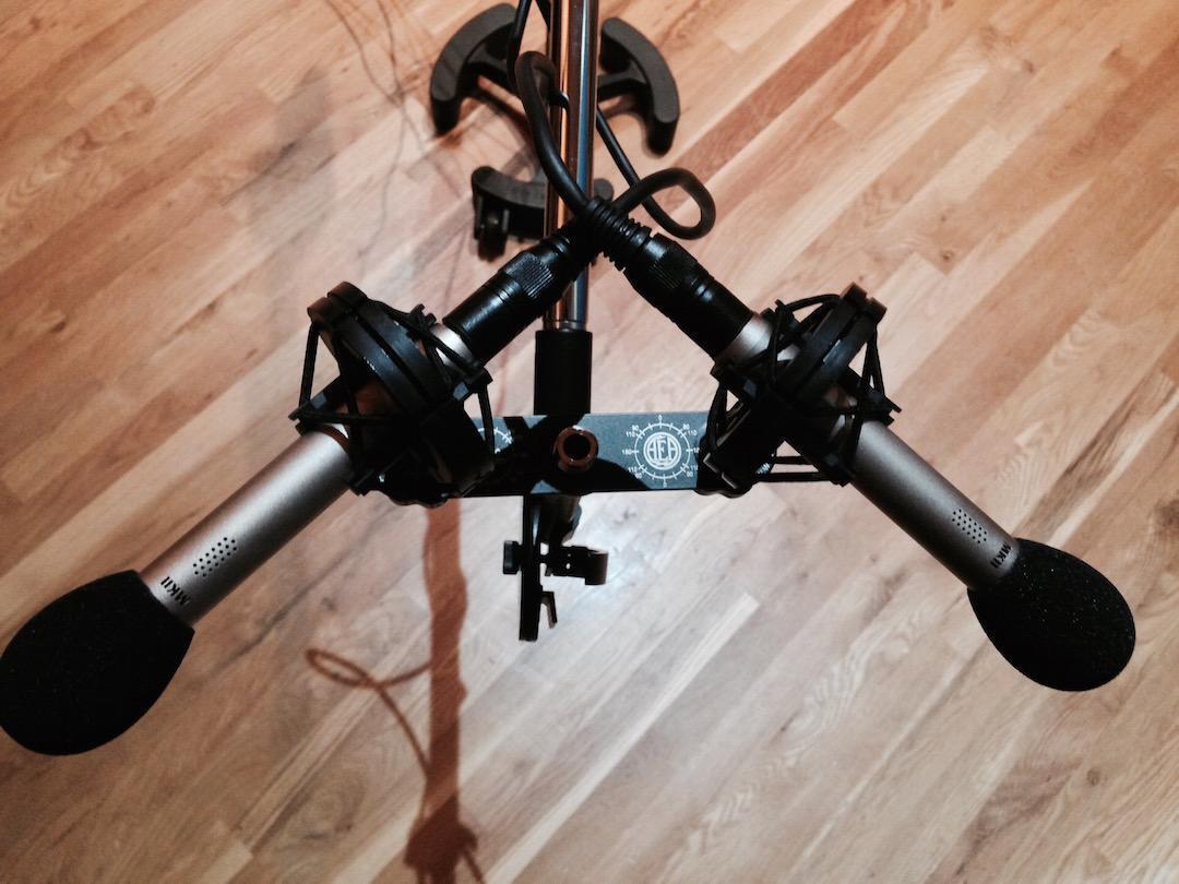 Multi-miking for Acoustic Guitars - InSync