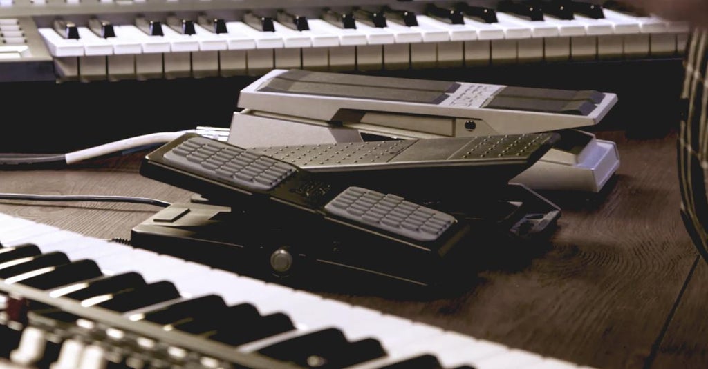 How to Control Your Keyboard's Output with Volume and Expression Pedals ...