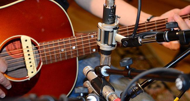 Best Small-diaphragm Condenser Mics for Acoustic Guitar - InSync