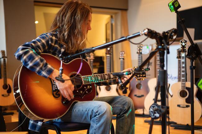 How Size Affects Tone of Acoustic Guitars - With Sound Samples - InSync