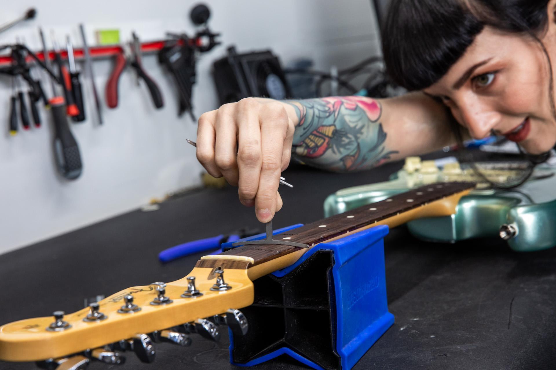 Stainless Steel Frets – Do They Make a Difference? Take a Listen - InSync