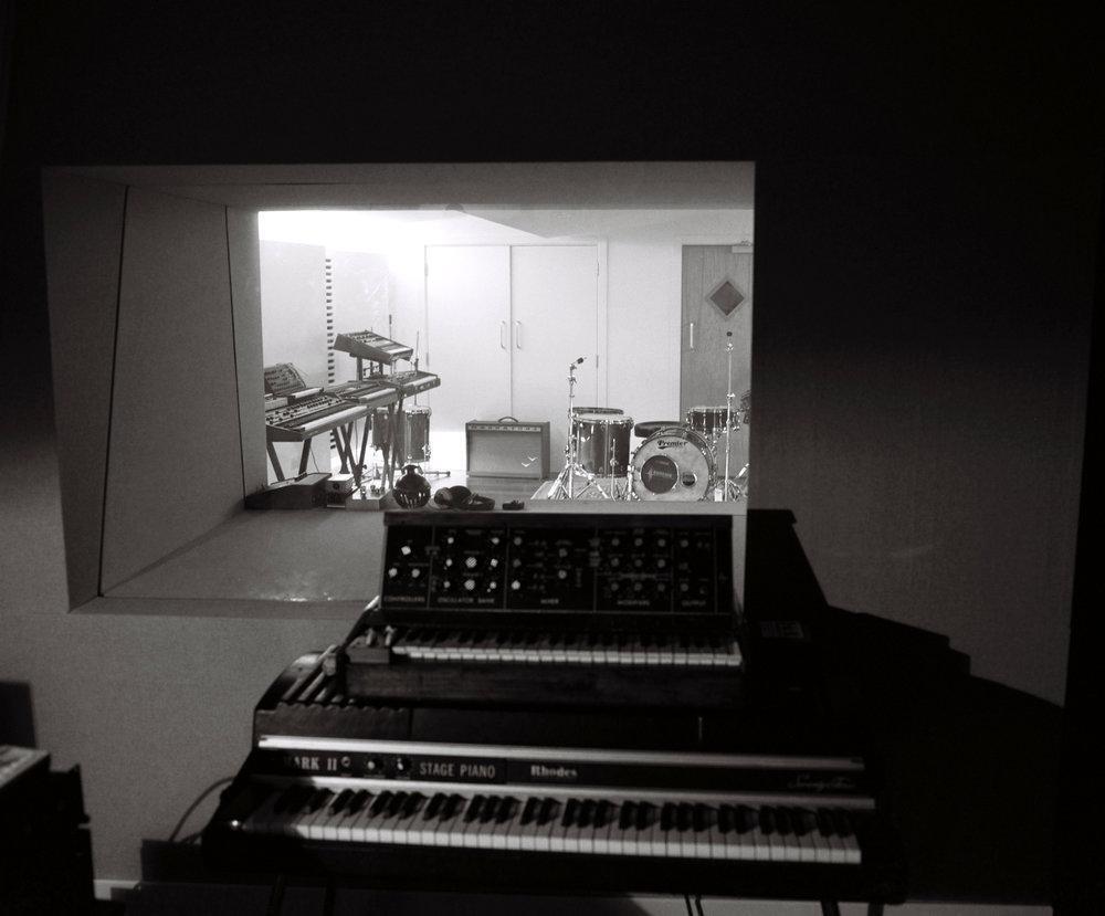 High Vis, UK Post-punk Band, Releases New Album – Blending - InSync