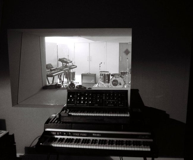 High Vis, UK Post-punk Band, Releases New Album – Blending - InSync