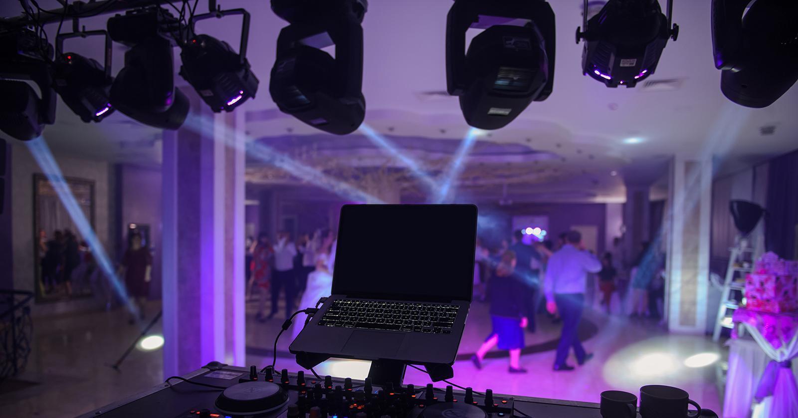 How to Buy a Portable Lighting Rig for Mobile DJs - InSync