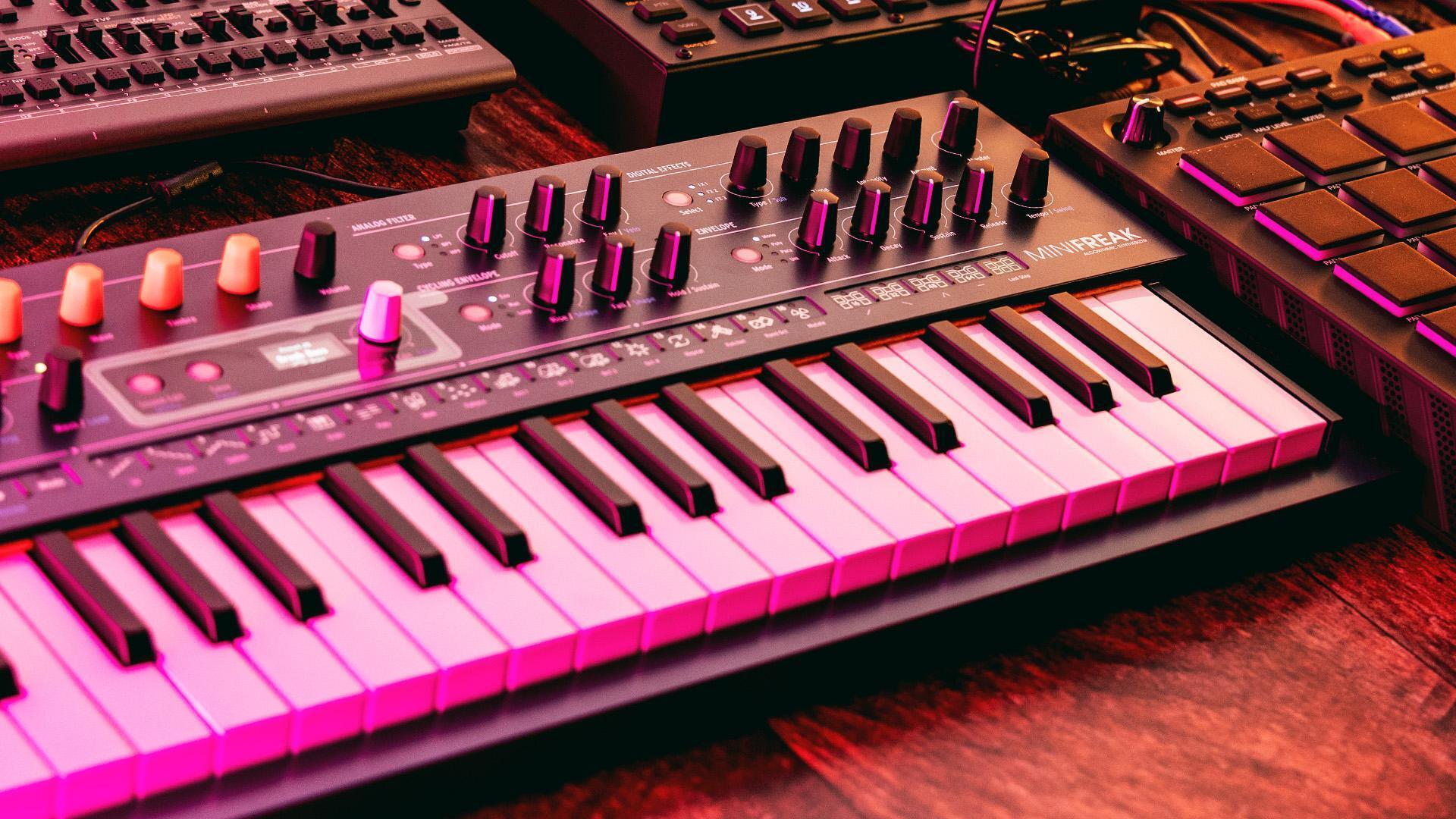 Beyond the DAW: DAWless Jamming and the Tactility Renaissance - InSync