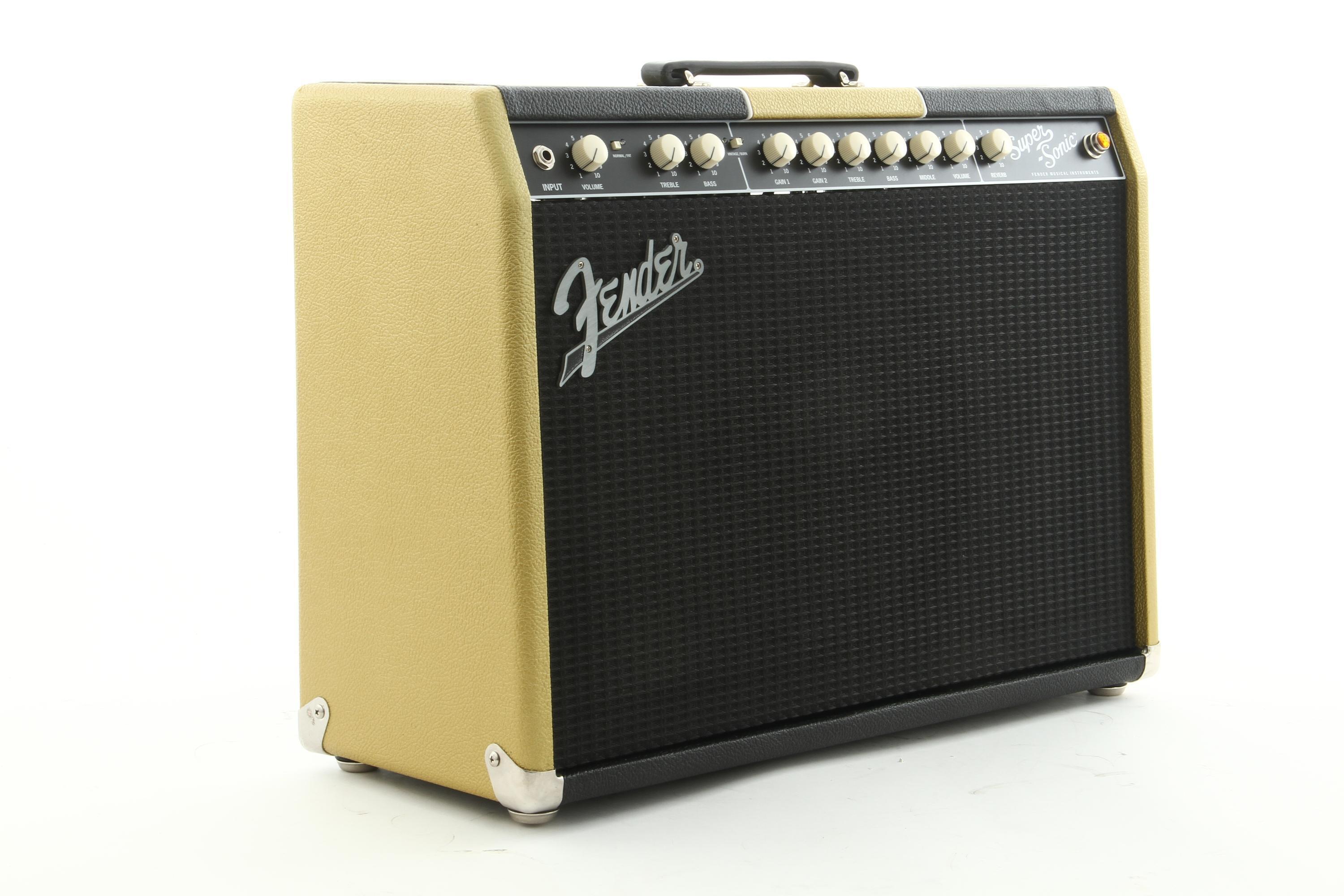 Fender Super-Sonic 22 FSR - Two-Tone Gold and Black w/V30 | Sweetwater